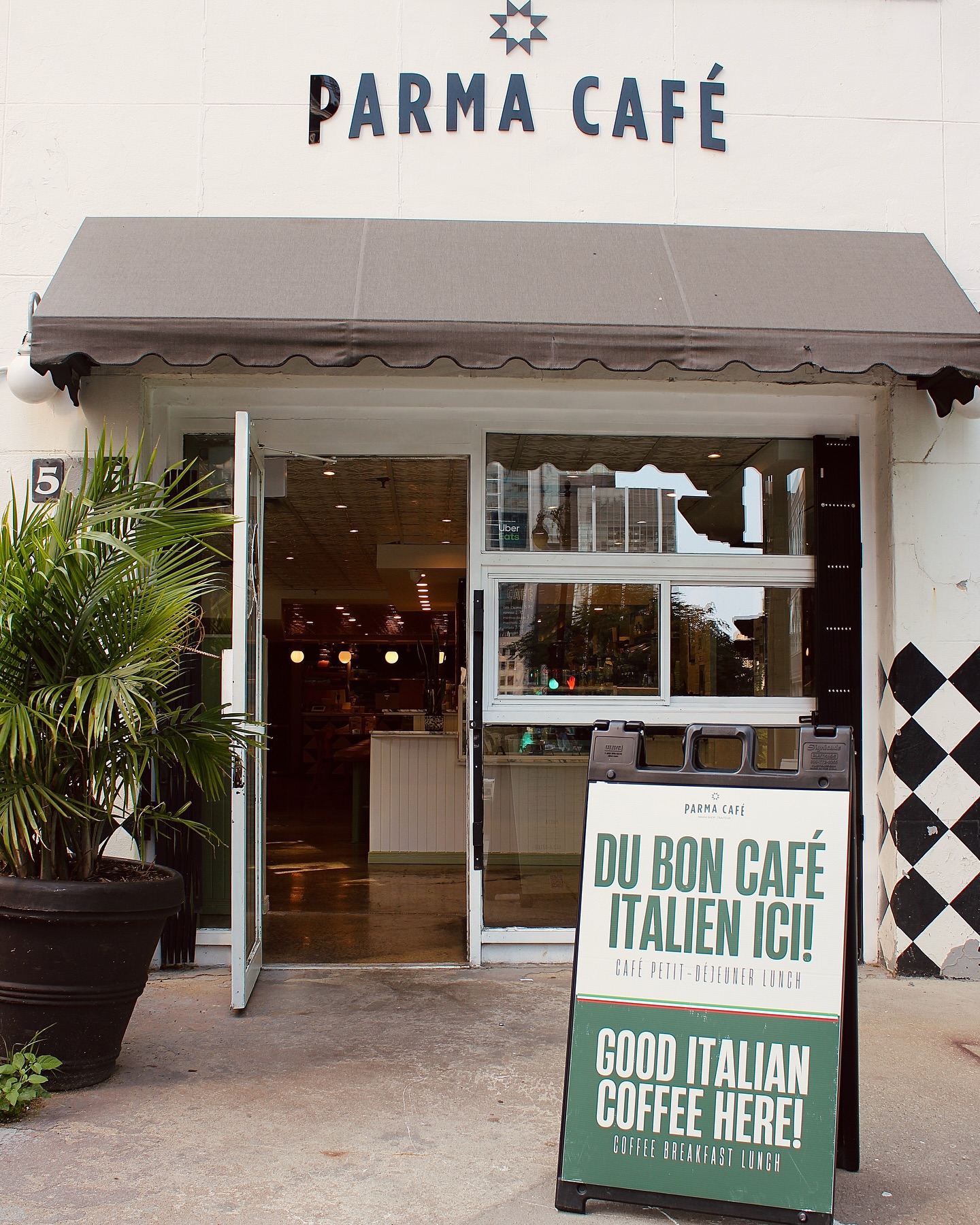 Find a Parma Café Location Near You – Montreal